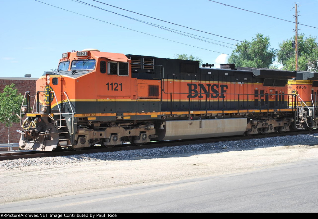 BNSF 1121